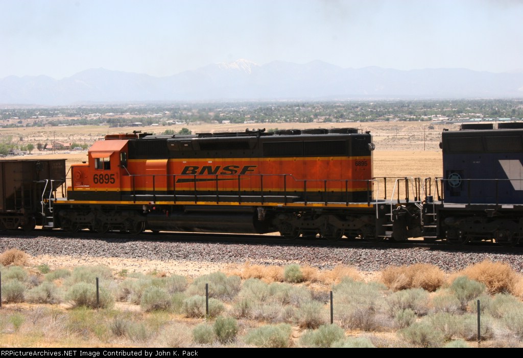 BNSF 6895